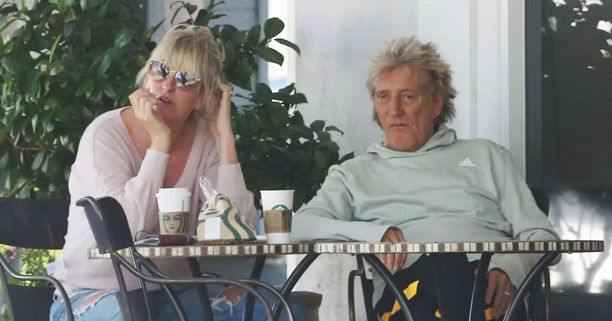 Rod Stewart in Penny Lancaster se umirita, ko sta zunaj v LA