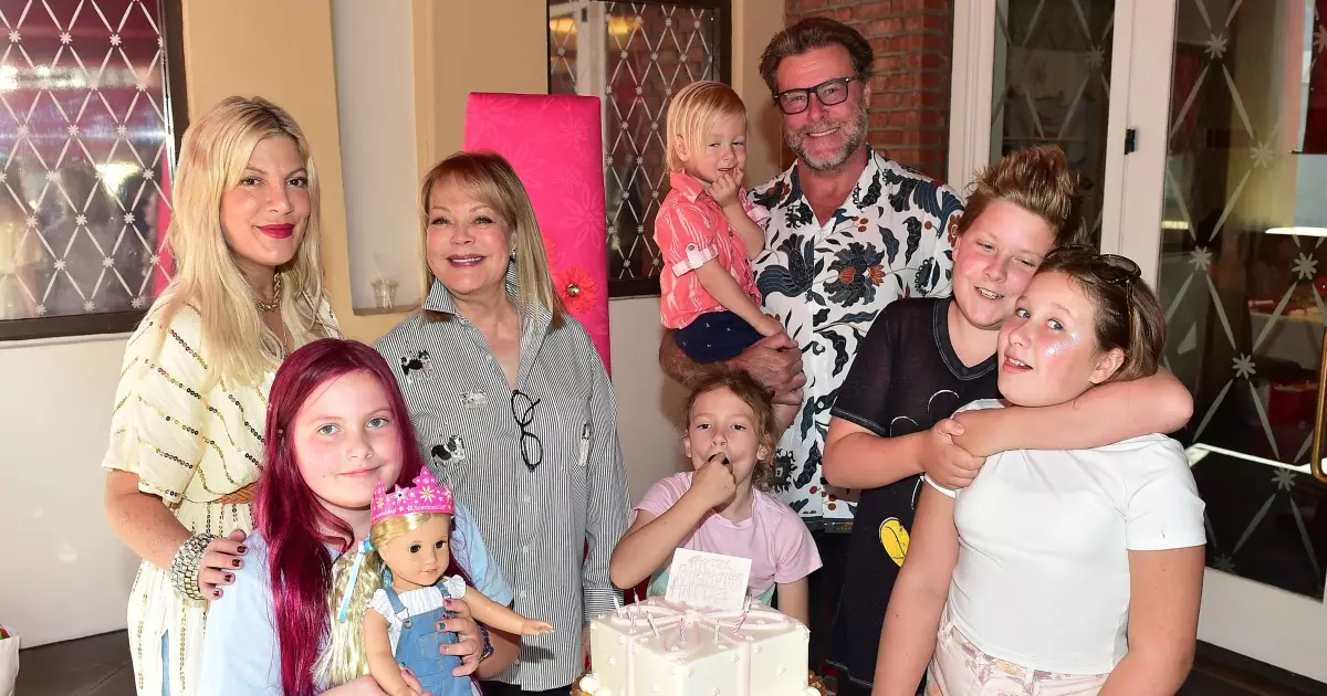 Tori Spelling celebra a festa do 8º aniversario da filla Hattie