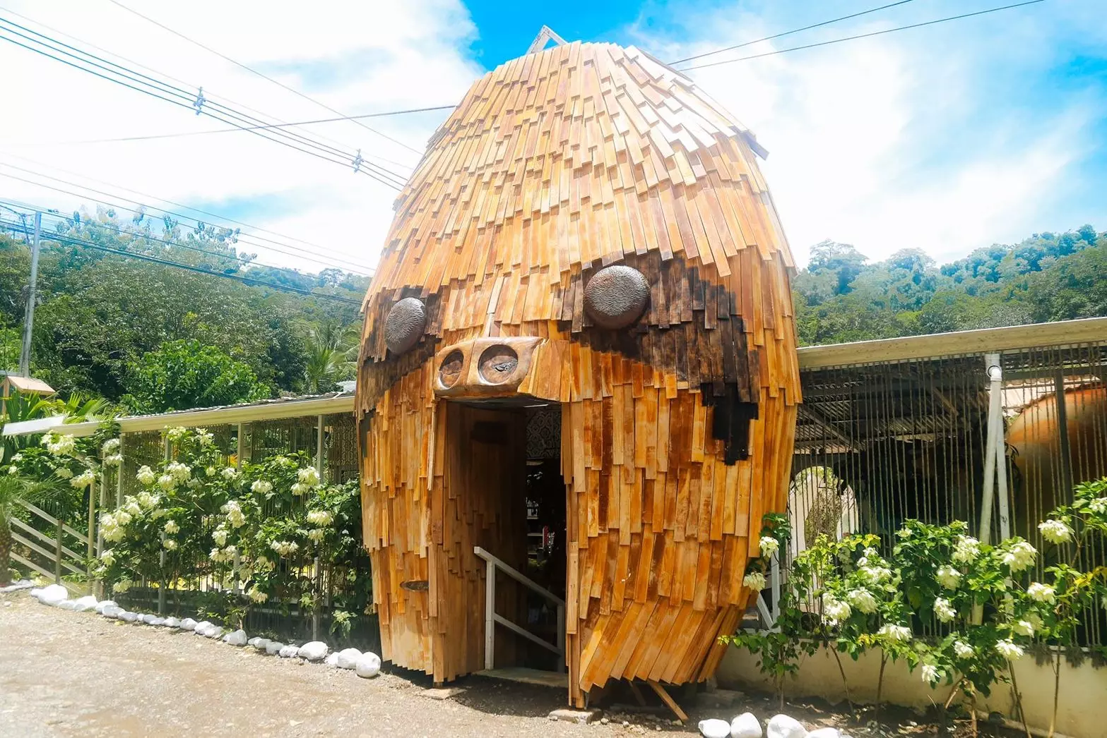 La Igloo Beach Lodge de Kostariko Estas Unika Feria Celo