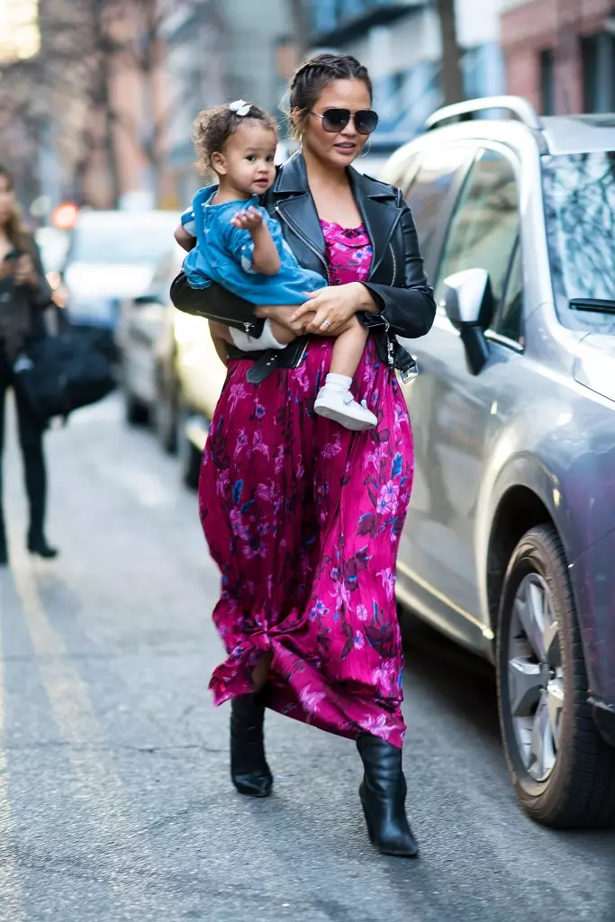 Chrissy-Teigen-Luna-Stephens