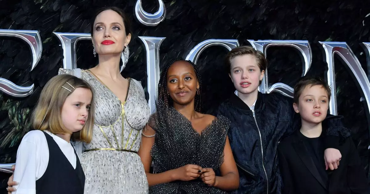 Angelina Jolie lan bocah-bocah rawuh ing premiere 'Maleficent 2' ing London