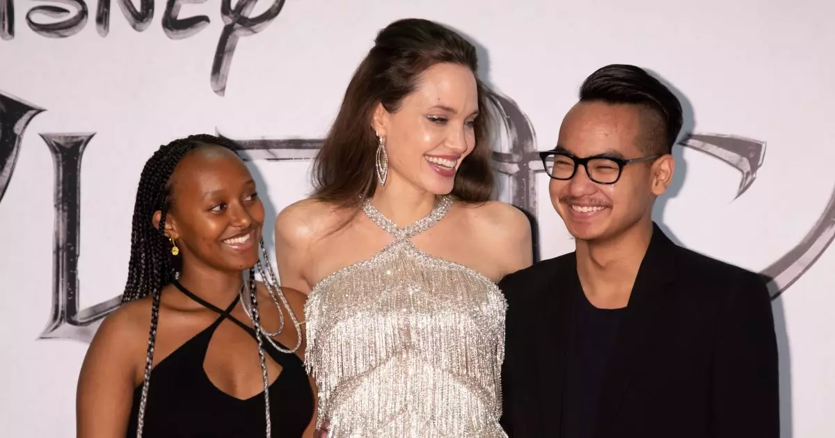 Angelina Jolie y Maddox se reúnen para el estreno en Japón de 'Maléfica 2'