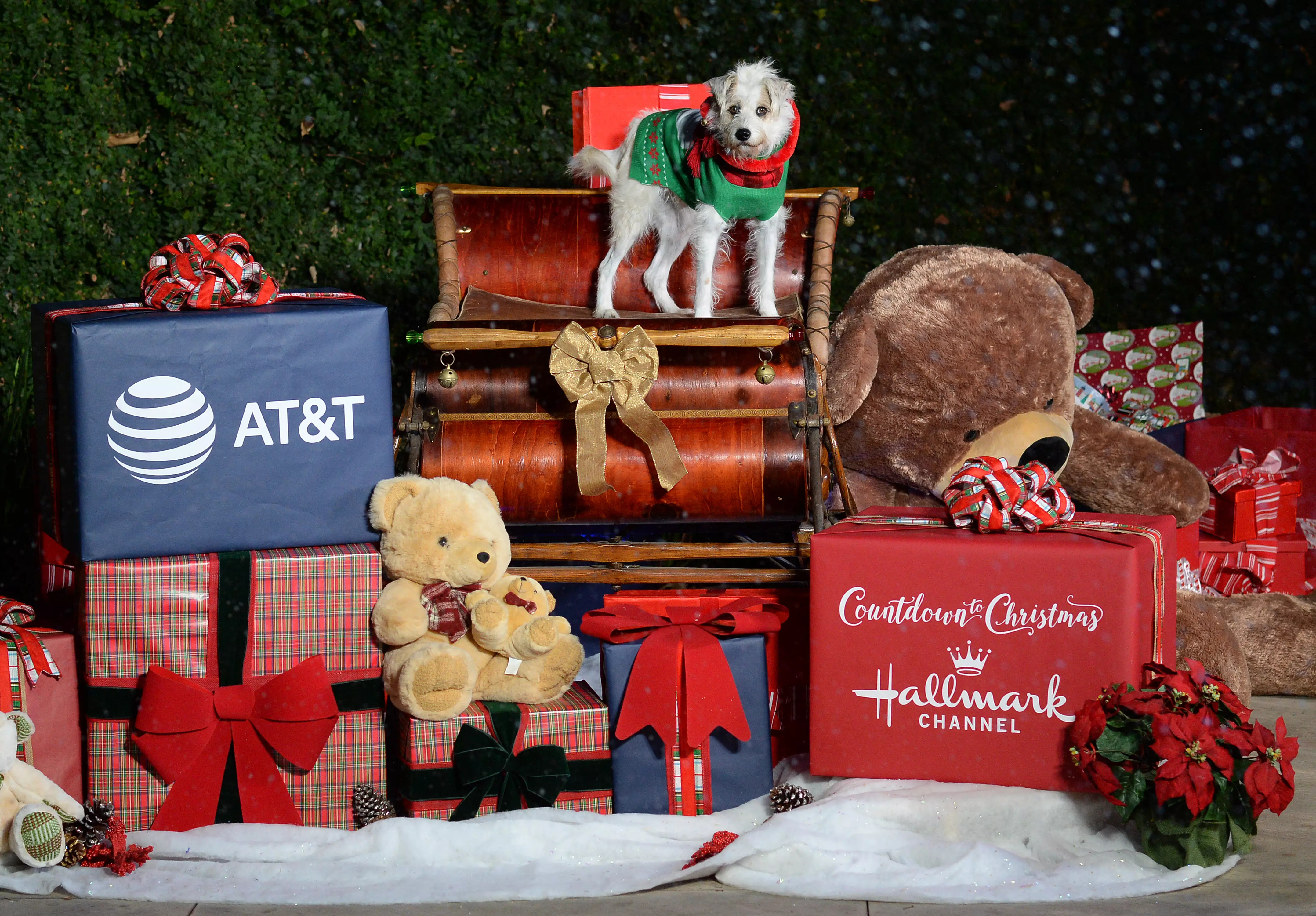 Hallmark Channel an AT&T organiséieren eng ganz schéin Chrëschtfeier fir Kanner an hir Famillen am Ronald McDonald House, Los Angeles, USA - 14. Dezember 2018