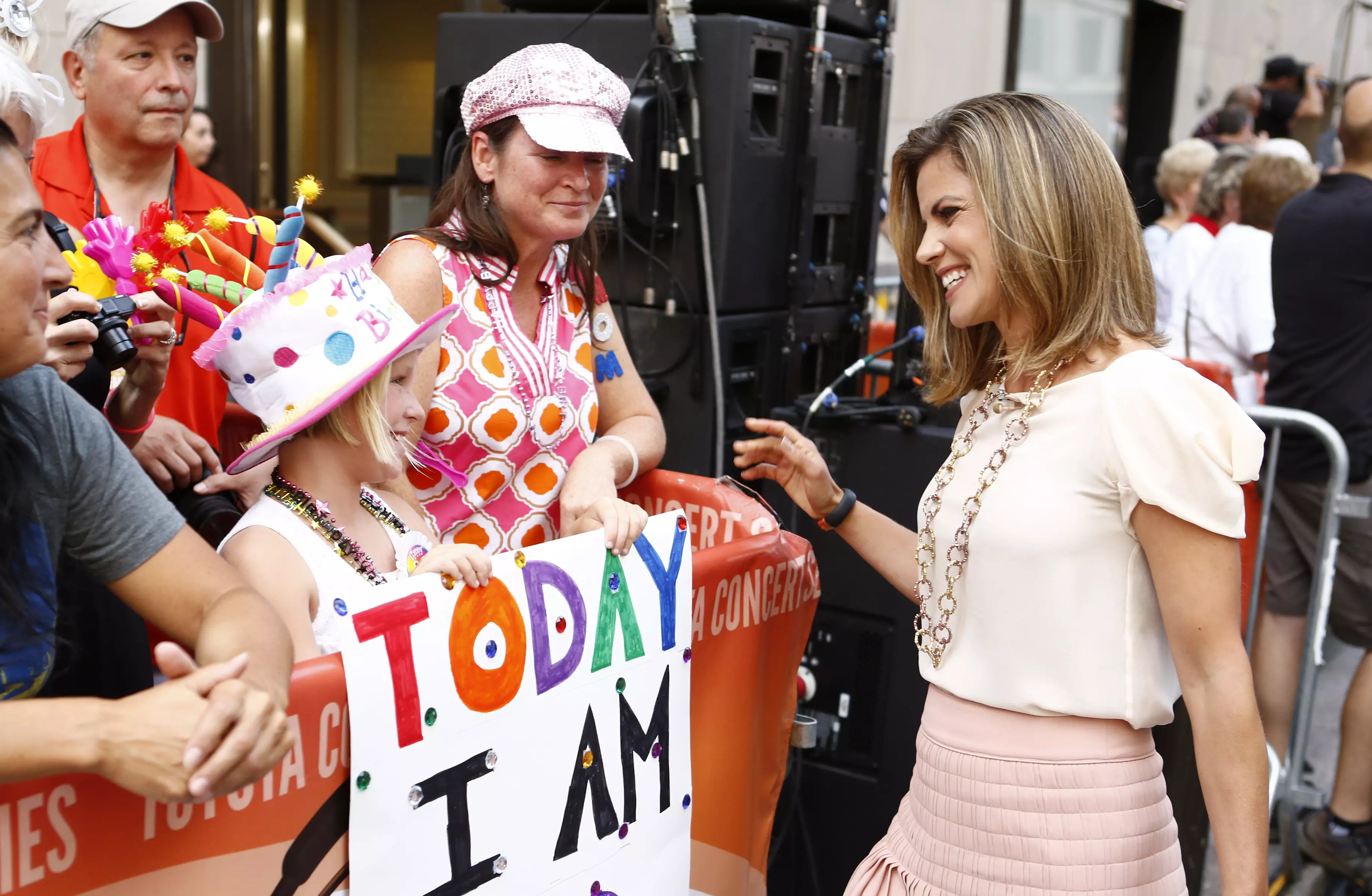 leo-show-cast-net-worth-natalie-morales