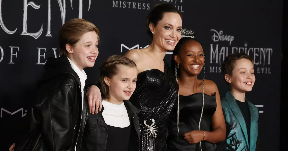 Angelina Jolie Nggawa Bocah-bocah menyang Premiere Karpet Merah 'Maleficent 2'