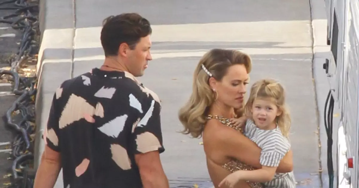 Peta Murgatroyd lan Maksim Rawuh 'DWTS' Premiere With Son: Photos