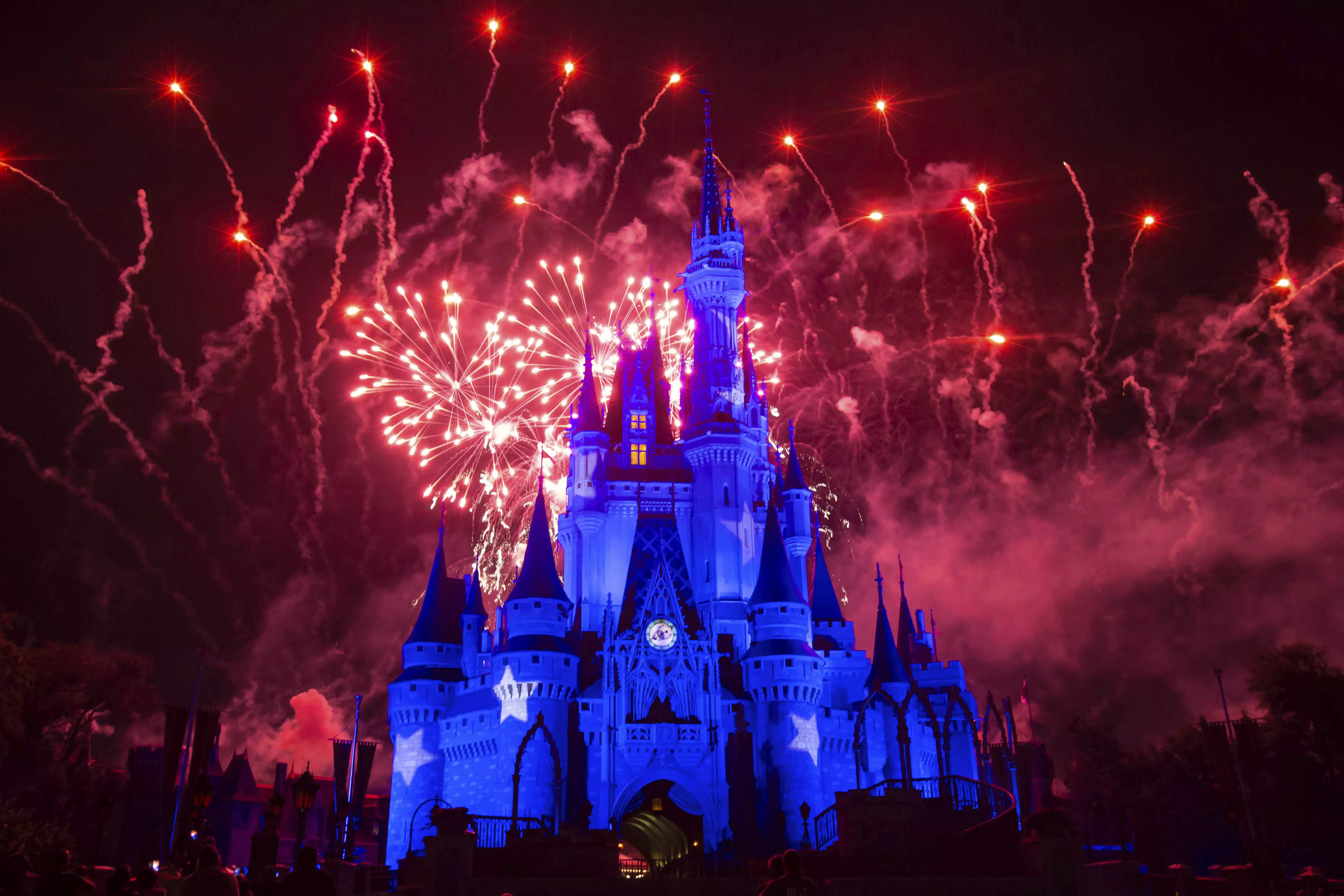 Zowombera Pamwamba pa Cinderella's Castle ku Disney's Magic Kingdom