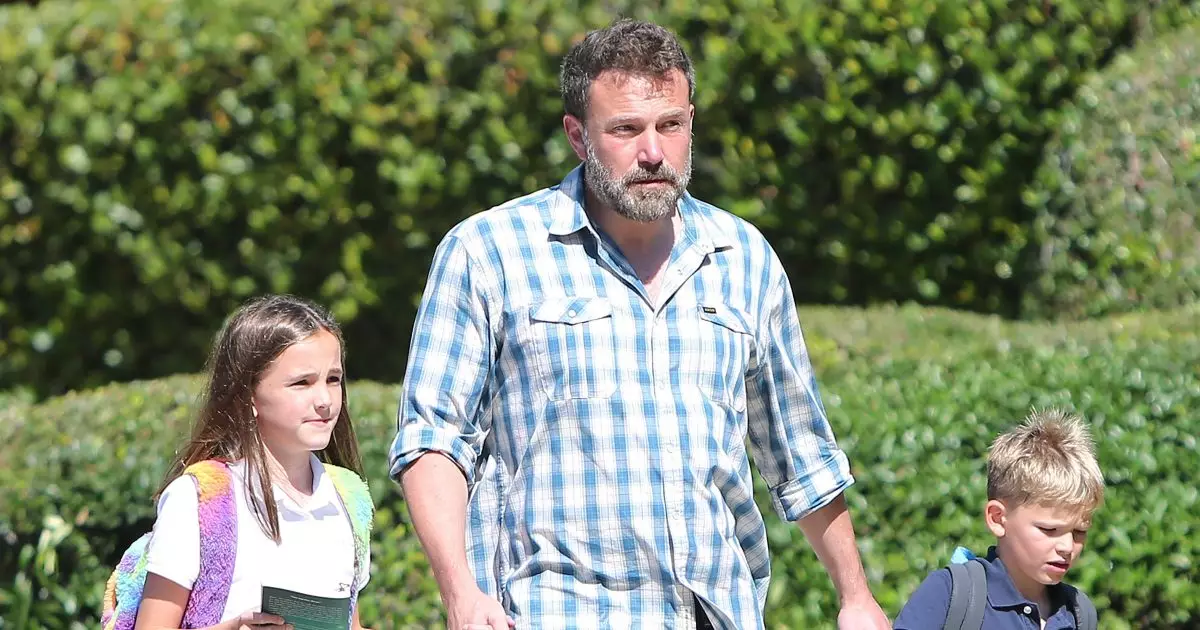 Ben Affleck Ngangkat Anake Seraphina lan Samuel Saka Sekolah