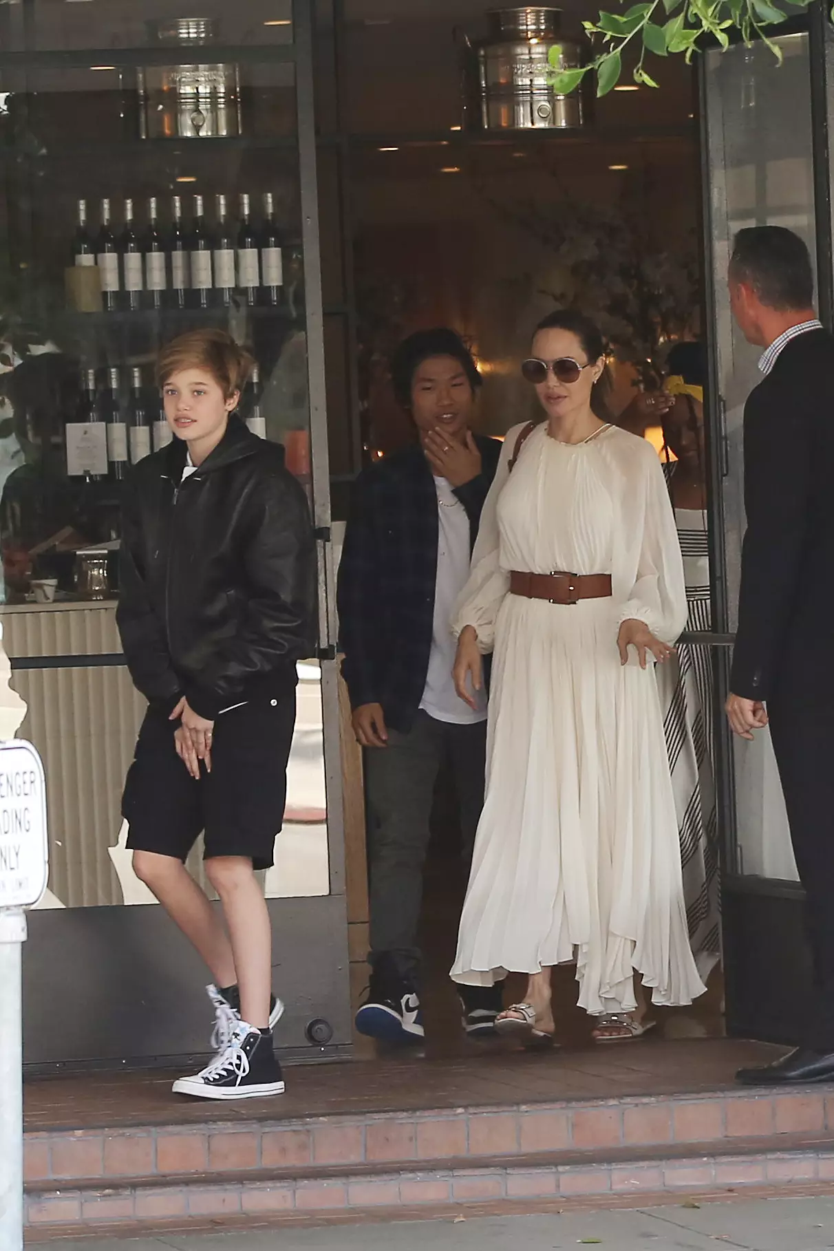 u-angelina-jolie-udla-isidlo sasemini-nezingane-los-angeles