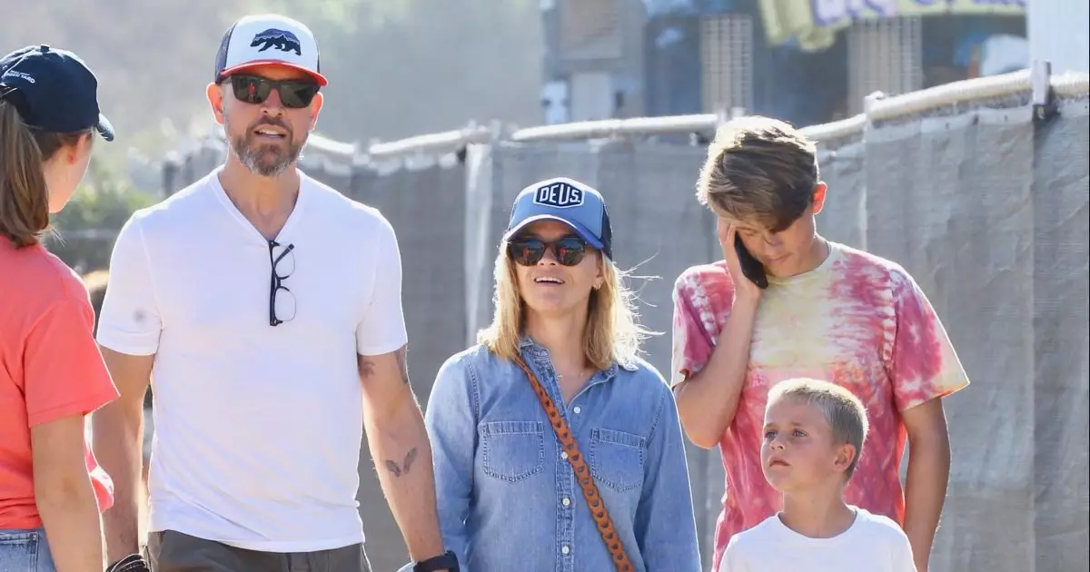 Reese Witherspoon osaleb kokkamisel koos abikaasa Jim Tothi ja lastega