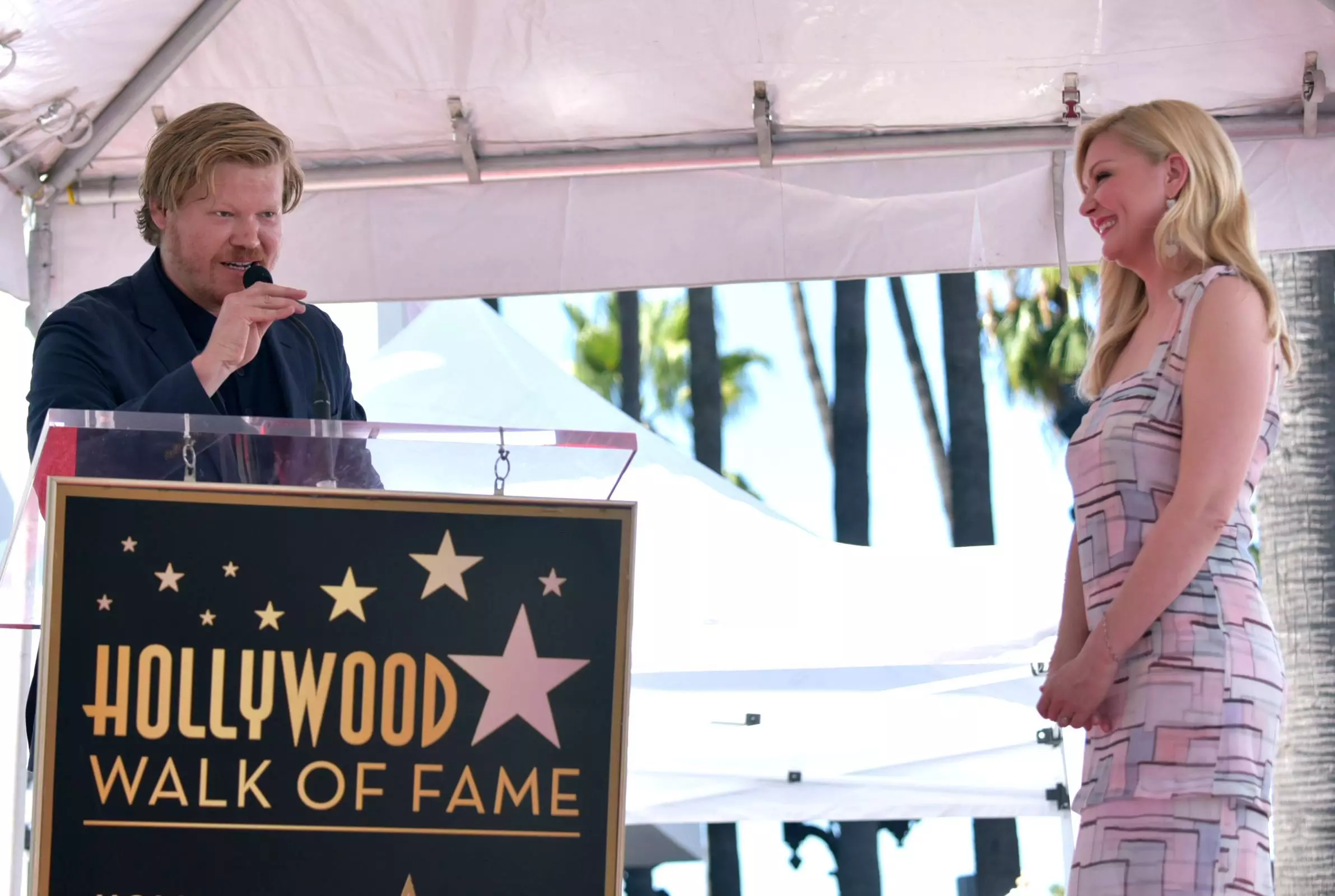 kirsten-dunst-yn dod â mab-i- hollywood-ceremoni enwogrwydd-9