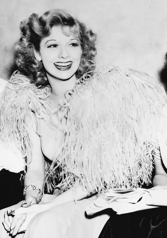 lucille-ball-esa-chica-de-paris