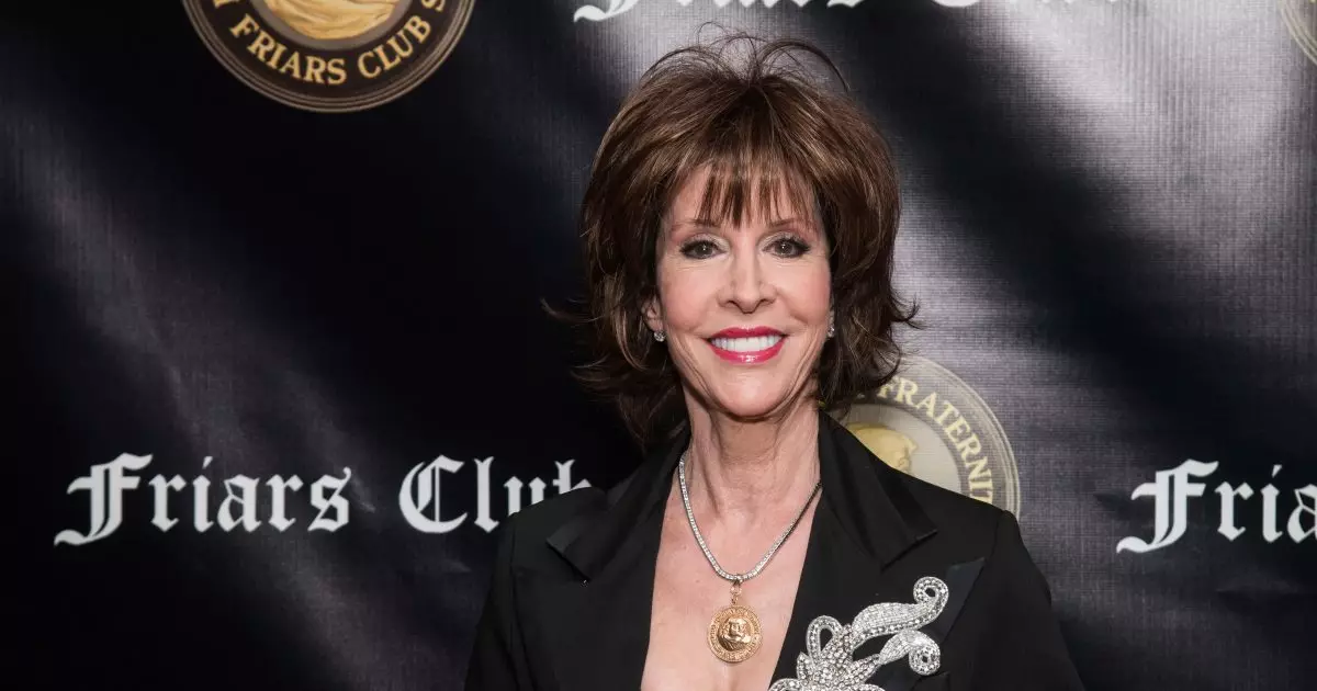 Deana Martin បង្ហាញពីរបៀបដែលនាងរក្សាការចងចាំរបស់ឪពុក Dean Martin នៅរស់