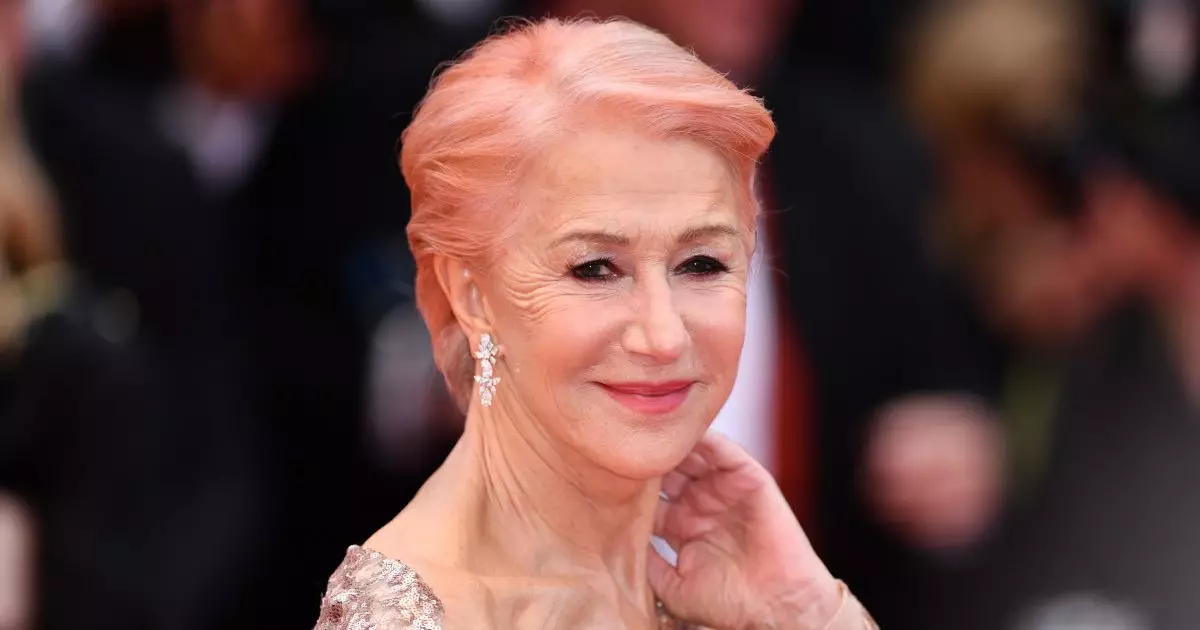 Helen Mirren revela un nou cabell rosa al Festival de Cannes