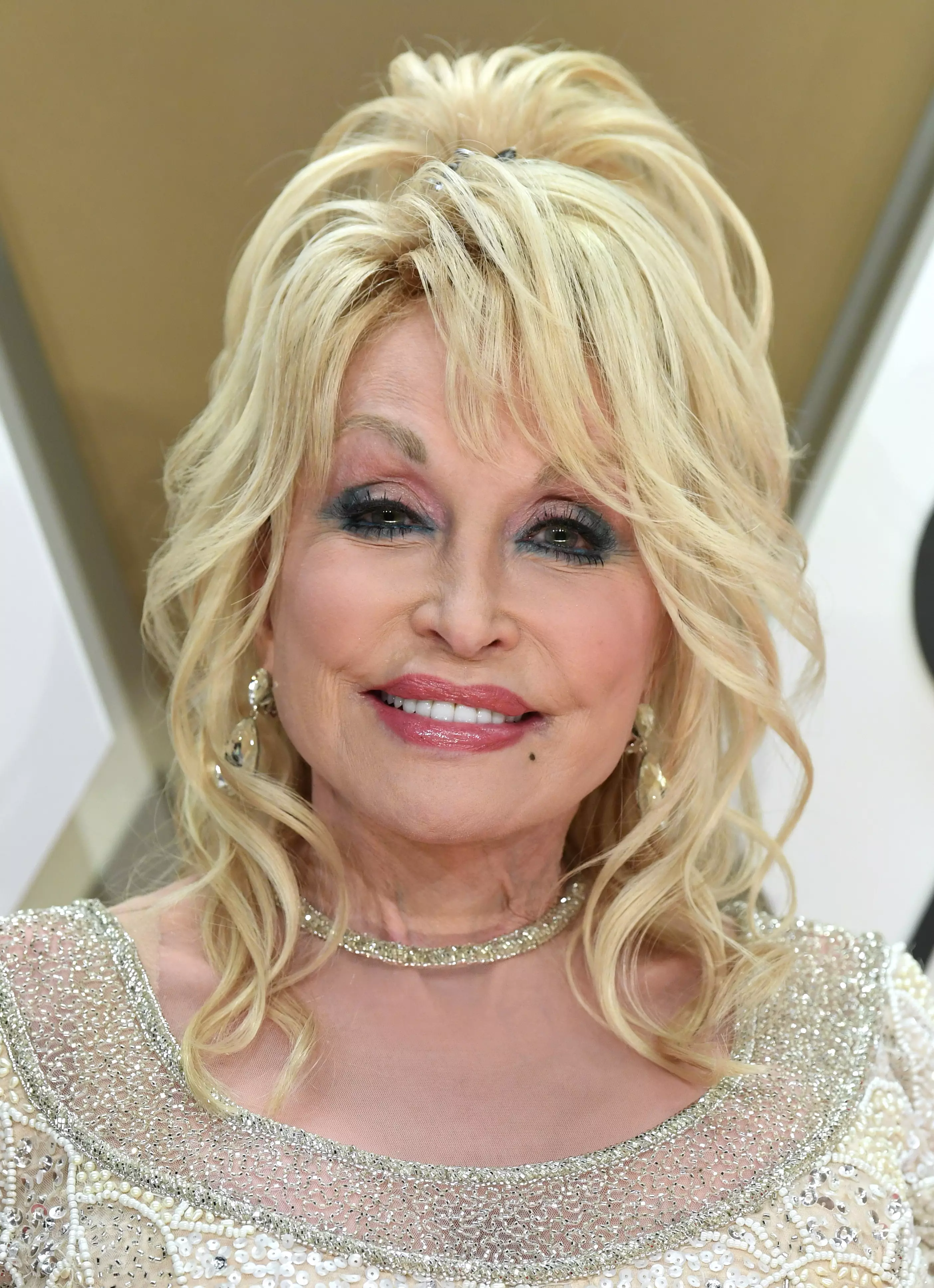 ọkọ dolly-parton-pade-awọn-akọrin-oko-iyawo-carl-thomas-dean