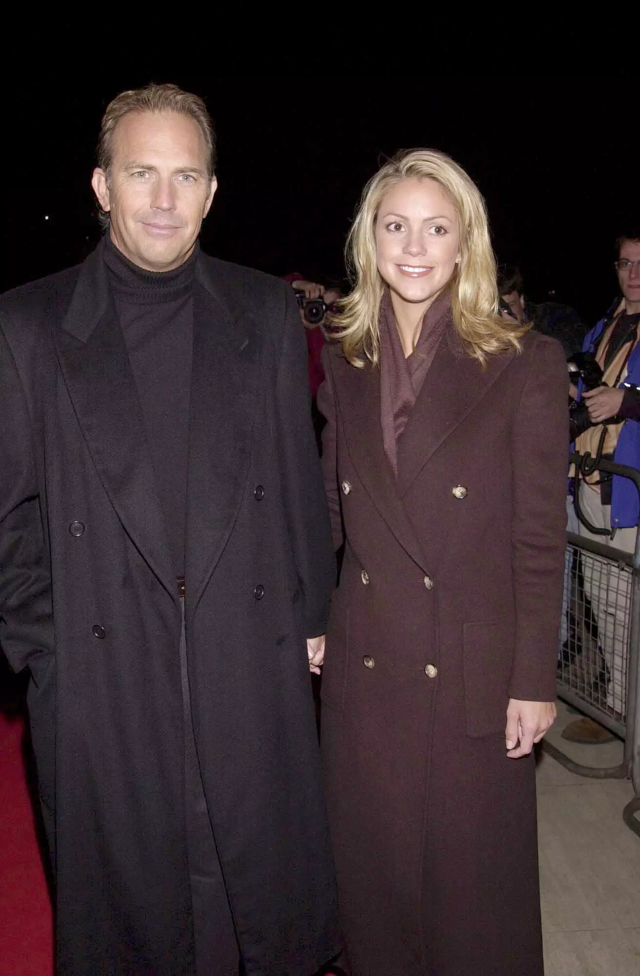 kevin-costner-and-wife-christine-baumgartners-πιο χαριτωμένες-φωτογραφίες