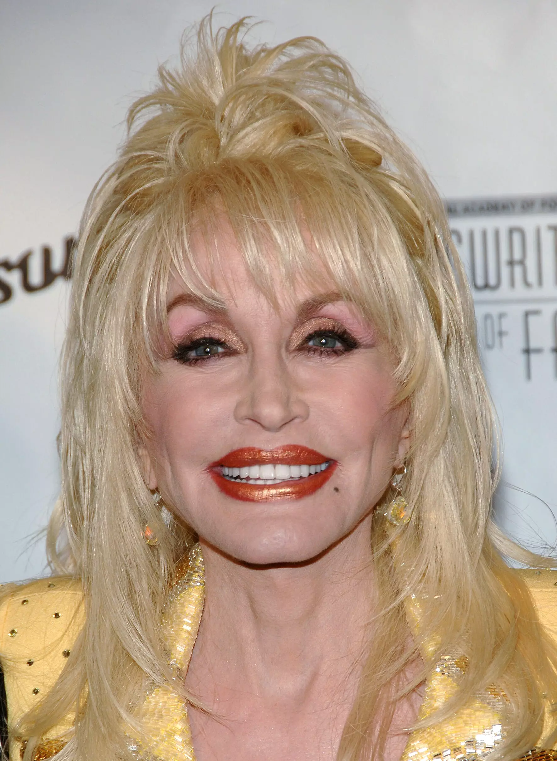 dolly-parton-transformation-through-the-years