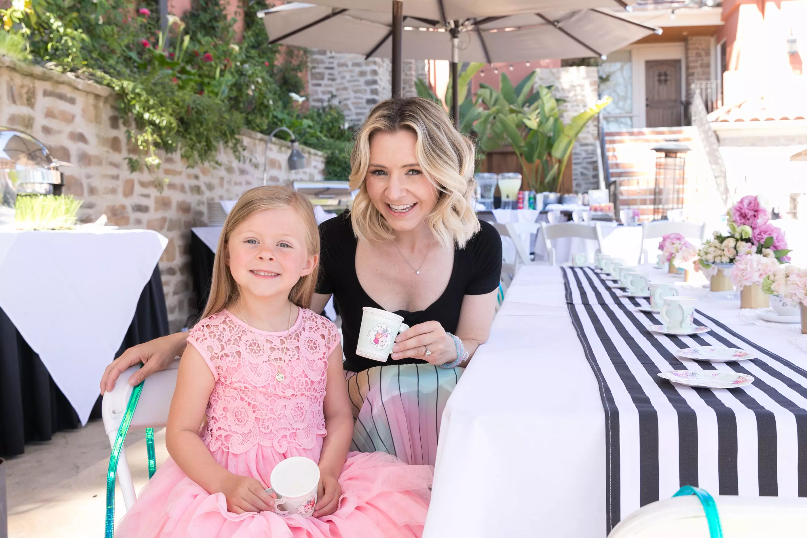 Beverley Mitchell lan Bojone Michael Cameron ngrayakake ulang tahun ke-6 putri Kenzie