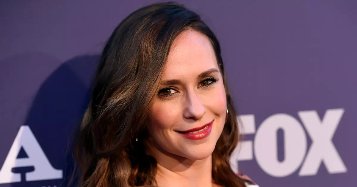 Jennifer Love Hewitt Tieħu Pics Kbir! Ara l-Aktar Selfies Sabiħ tagħha