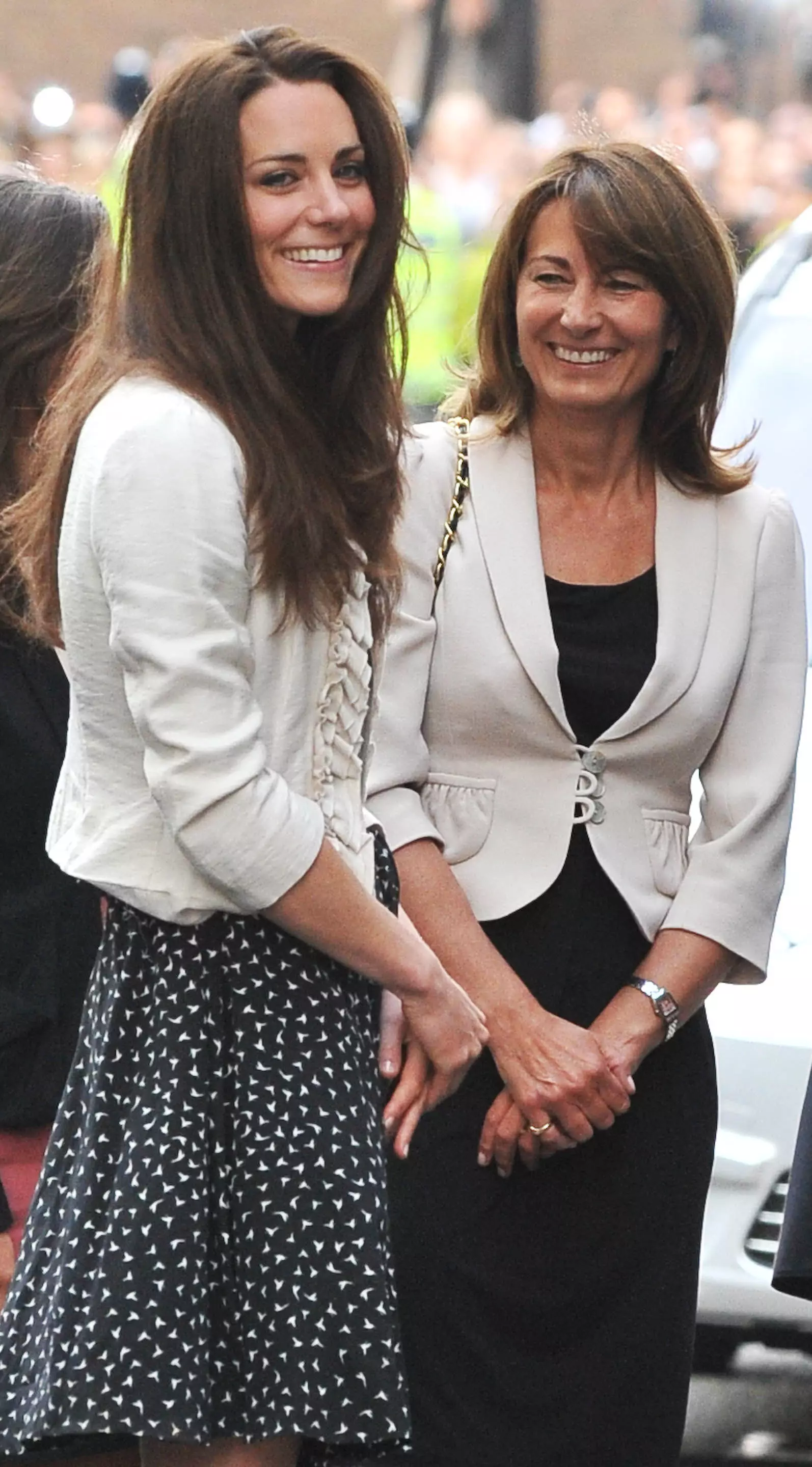 kate Middleton နှင့် carole Middleton တို့ဖြစ်သည်။