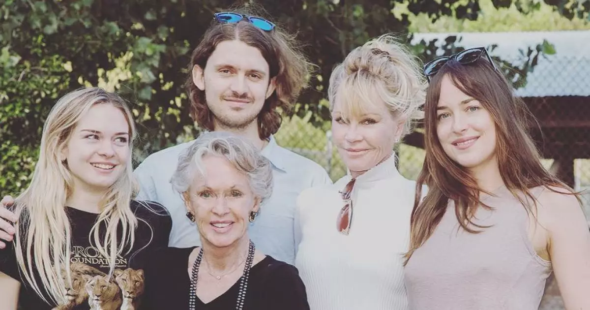 Copiii lui Melanie Griffith: Faceți cunoștință cu copiii ei și familia amestecată