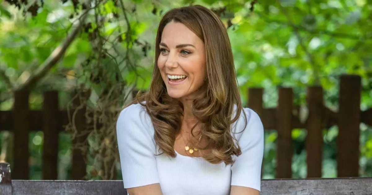 Kate Middleton dra 'n gemaklike top en broek op 'n koninklike uitstappie