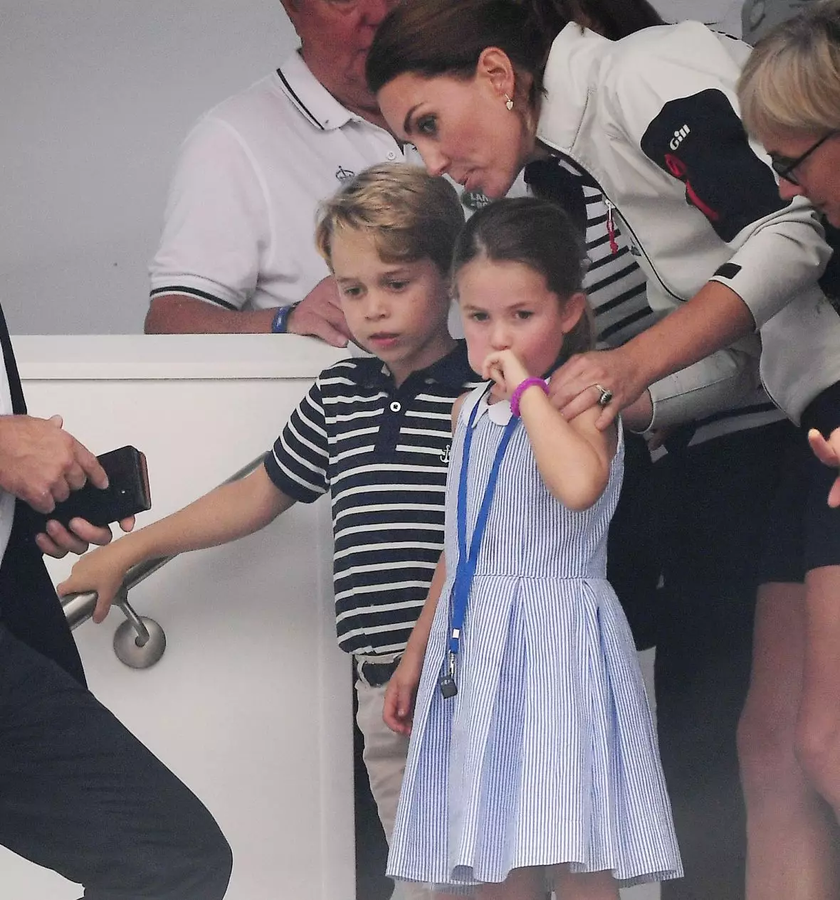 Kate Middleton com o príncipe George e a princesa Charlotte