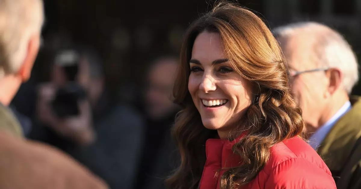 Malkia Elizabeth Anapitisha Ufadhili wa Kifalme kwa Kate Middleton