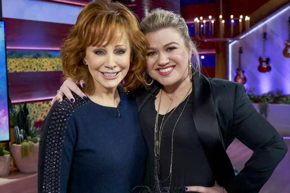 Reba McEntire és Kelly Clarkson a „The Kelly Clarkson Show”-ban