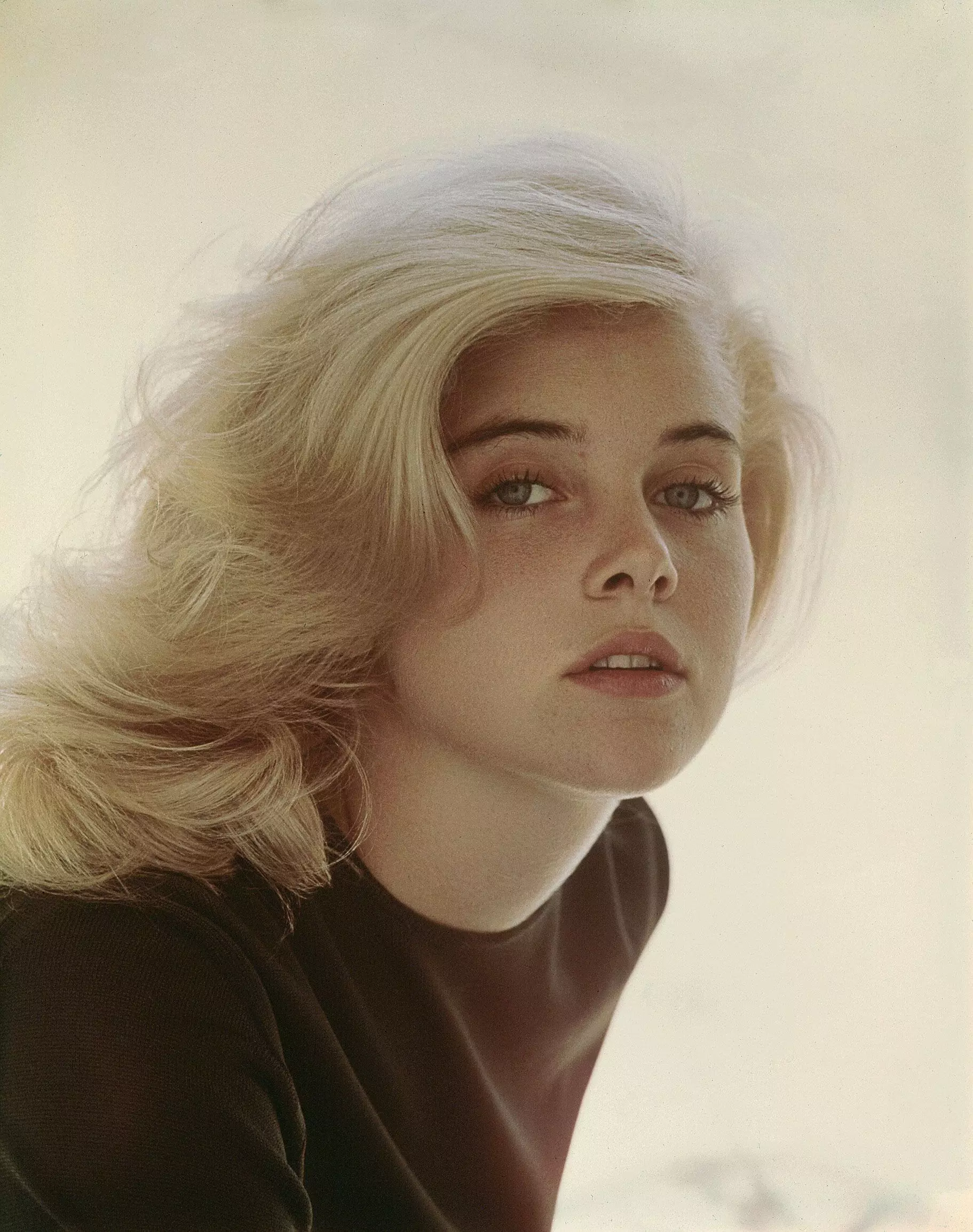 sue lyon