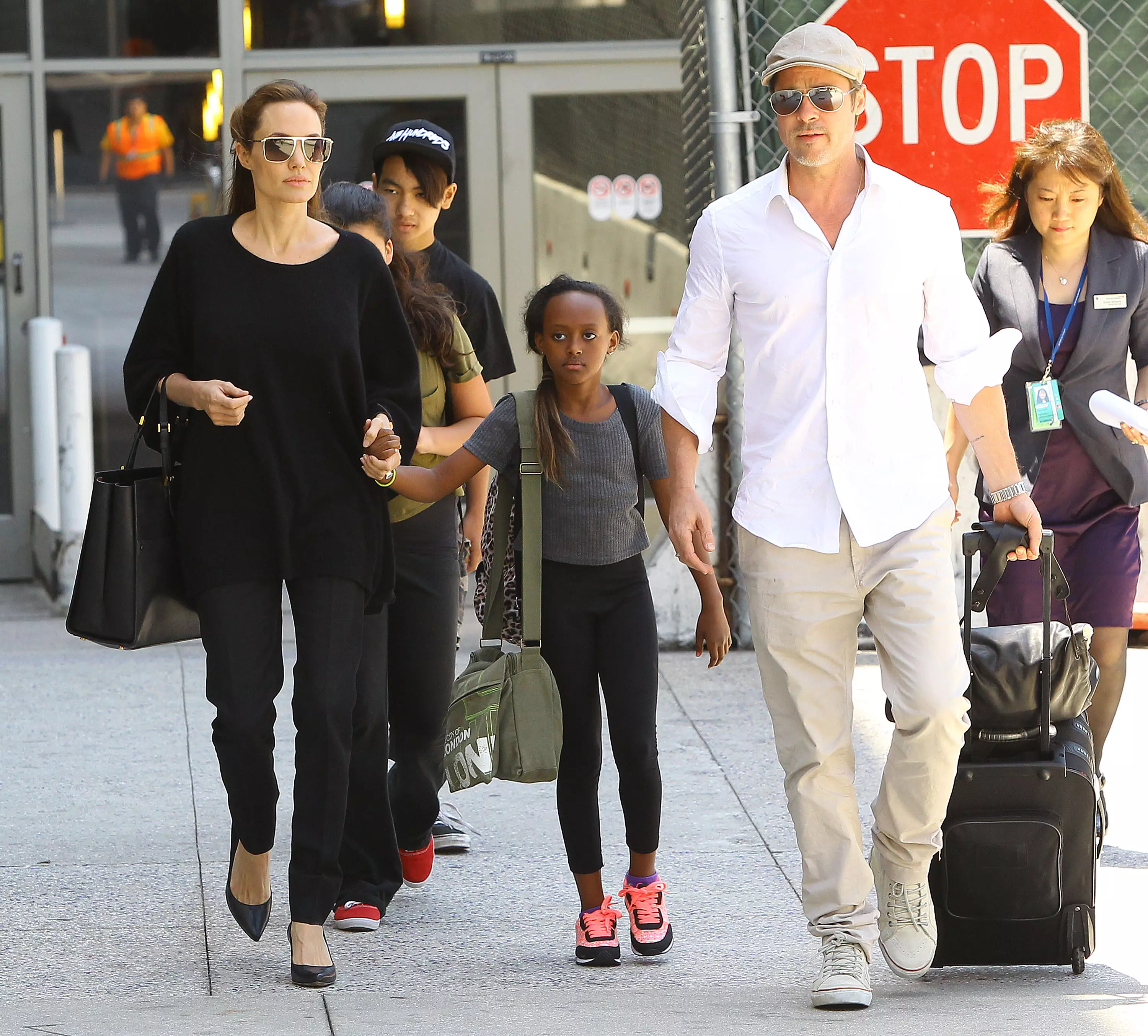 Brad Pitt และ Angelina Jolie ที่สนามบิน LAX, Los Angeles, America - 14 Jun 2014