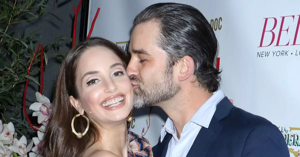 Alexa Ray Joel Kisses Ryan Gleason Fa'aipoipo i Ata Manaia