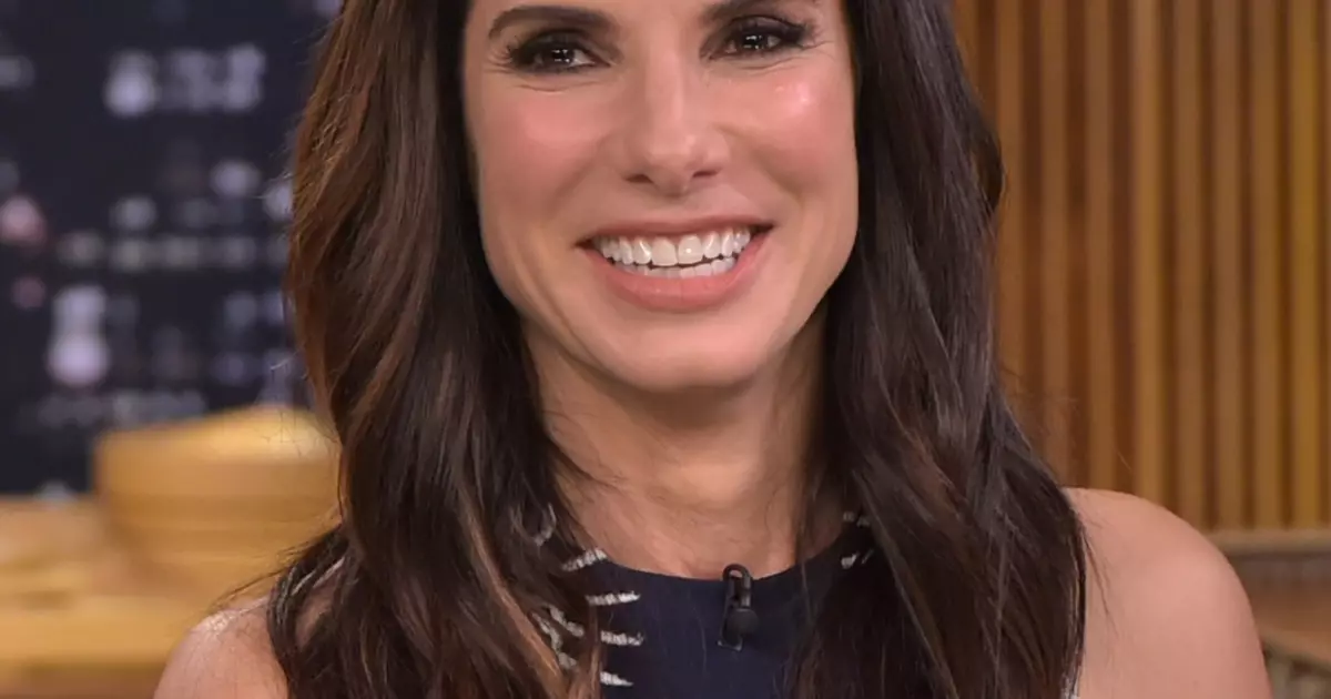 Sandra Bullock Qhia Yuav Ua Li Cas Txais Nws Tus Ntxhais Tau Hloov Nws Lub Neej Zoo - Closer Weekly