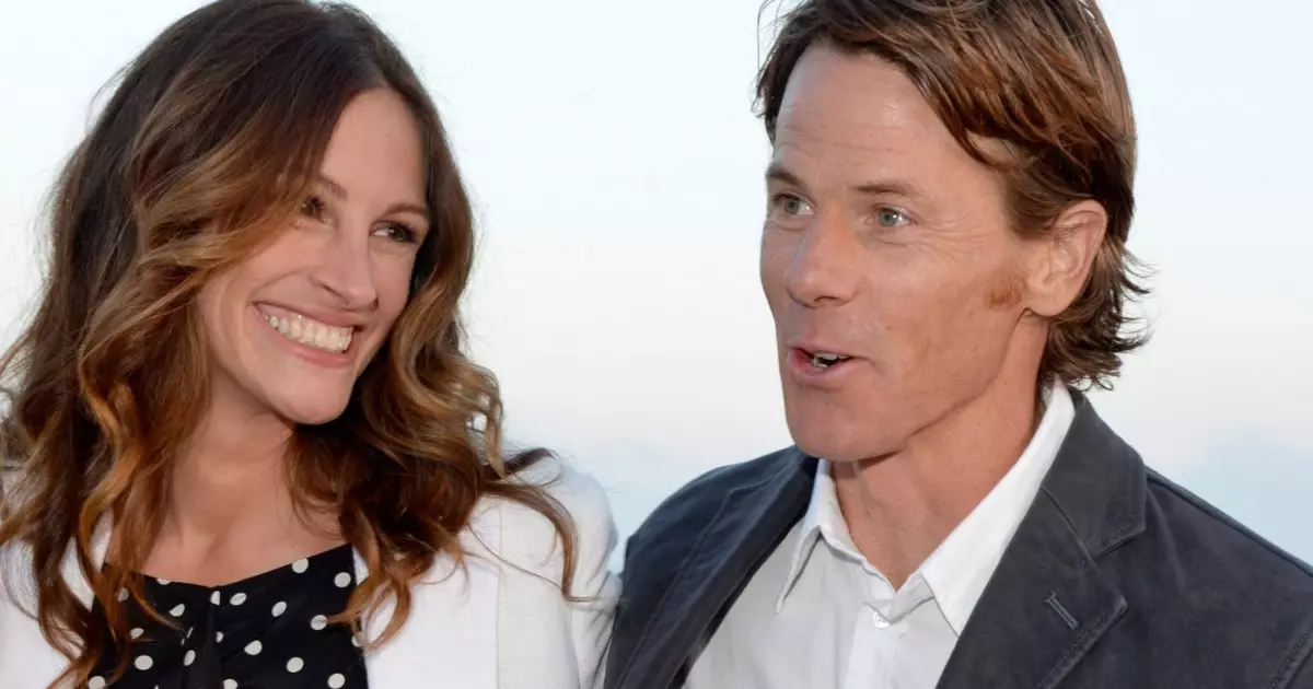 Julia Roberts na di ya Danny Moder hụrụ n'anya ịrụkọ ọrụ ọnụ