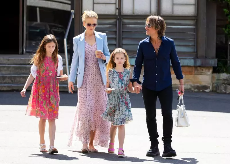 Keith Urban และ Nicole Kidman ที่โบสถ์ในวันอาทิตย์ก่อนวันคริสต์มาสอีฟในซิดนีย์