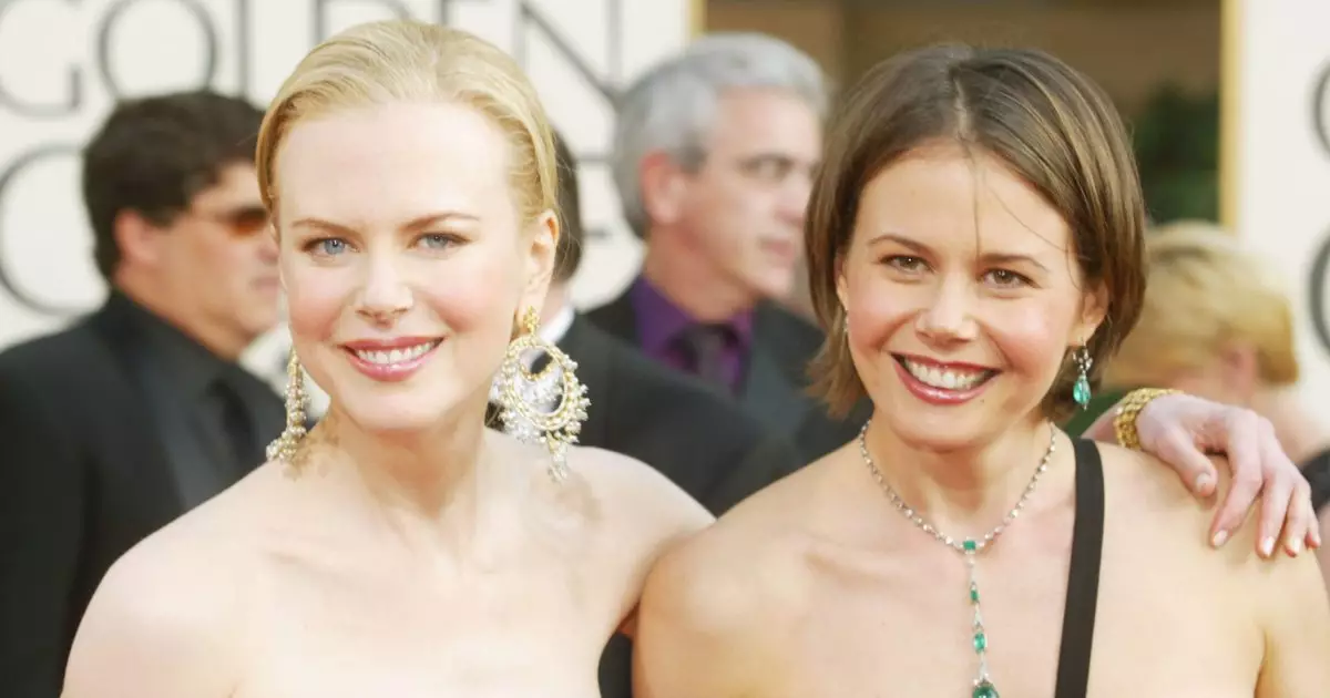 Nicole Kidman o felicită pe sora Antonia pentru absolvirea facultății de drept