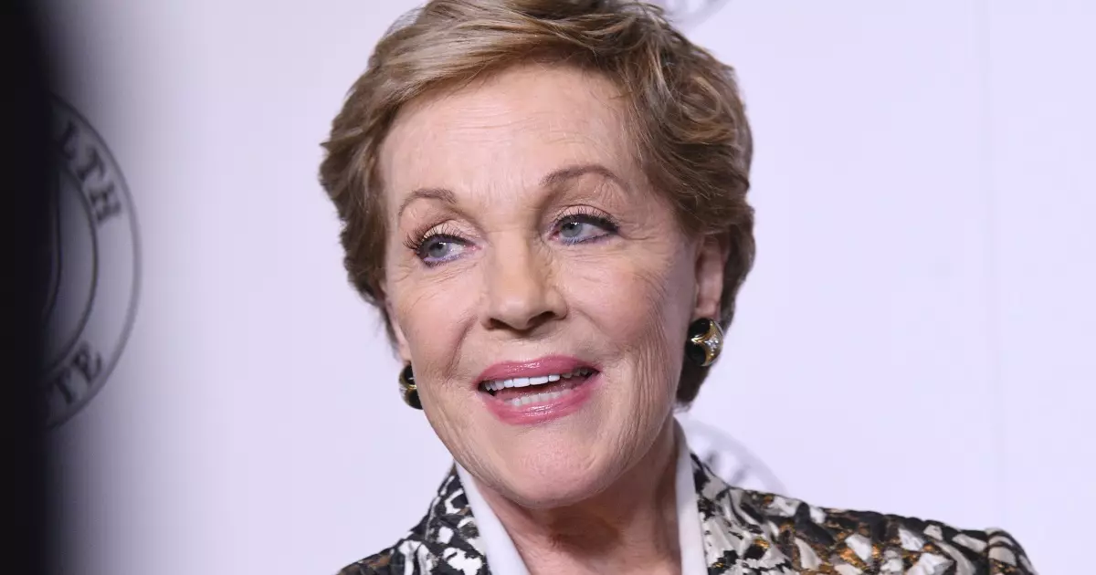 Julie Andrews andereak paper sekretua du 'Aquaman' filmean