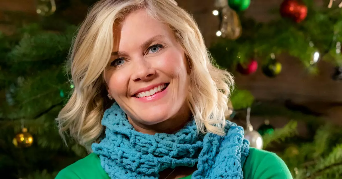 Alison Sweeney na-ekwurịta ihe nkiri Hallmark ọhụrụ na omenala ekeresimesi ezinụlọ