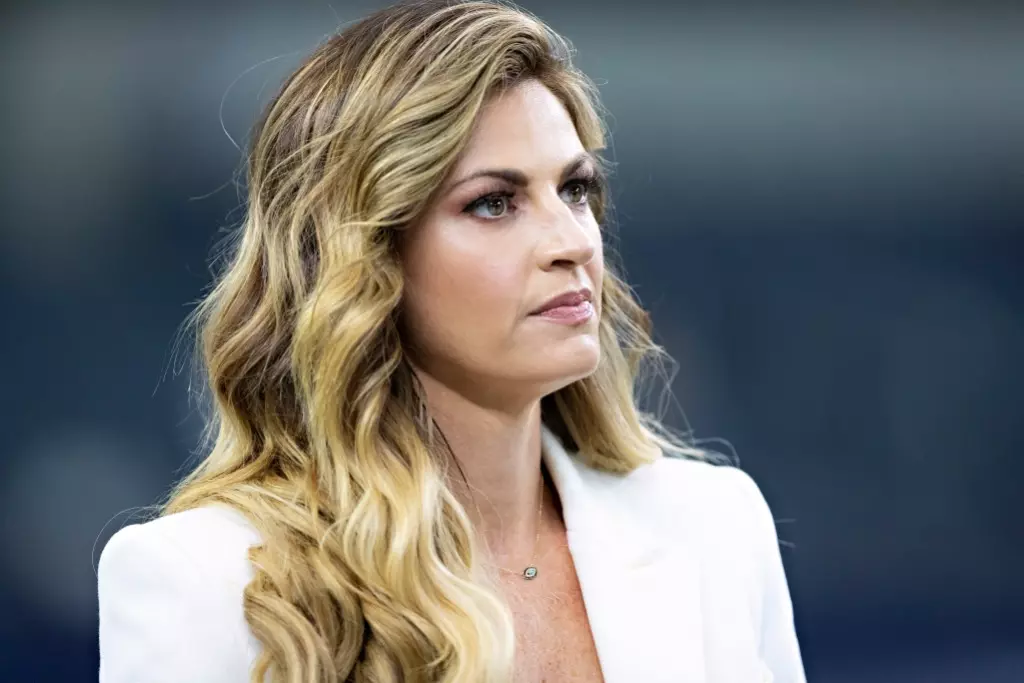 Erin Andrews på planen innan en match mellan Dallas Cowboys och Washington Redskins