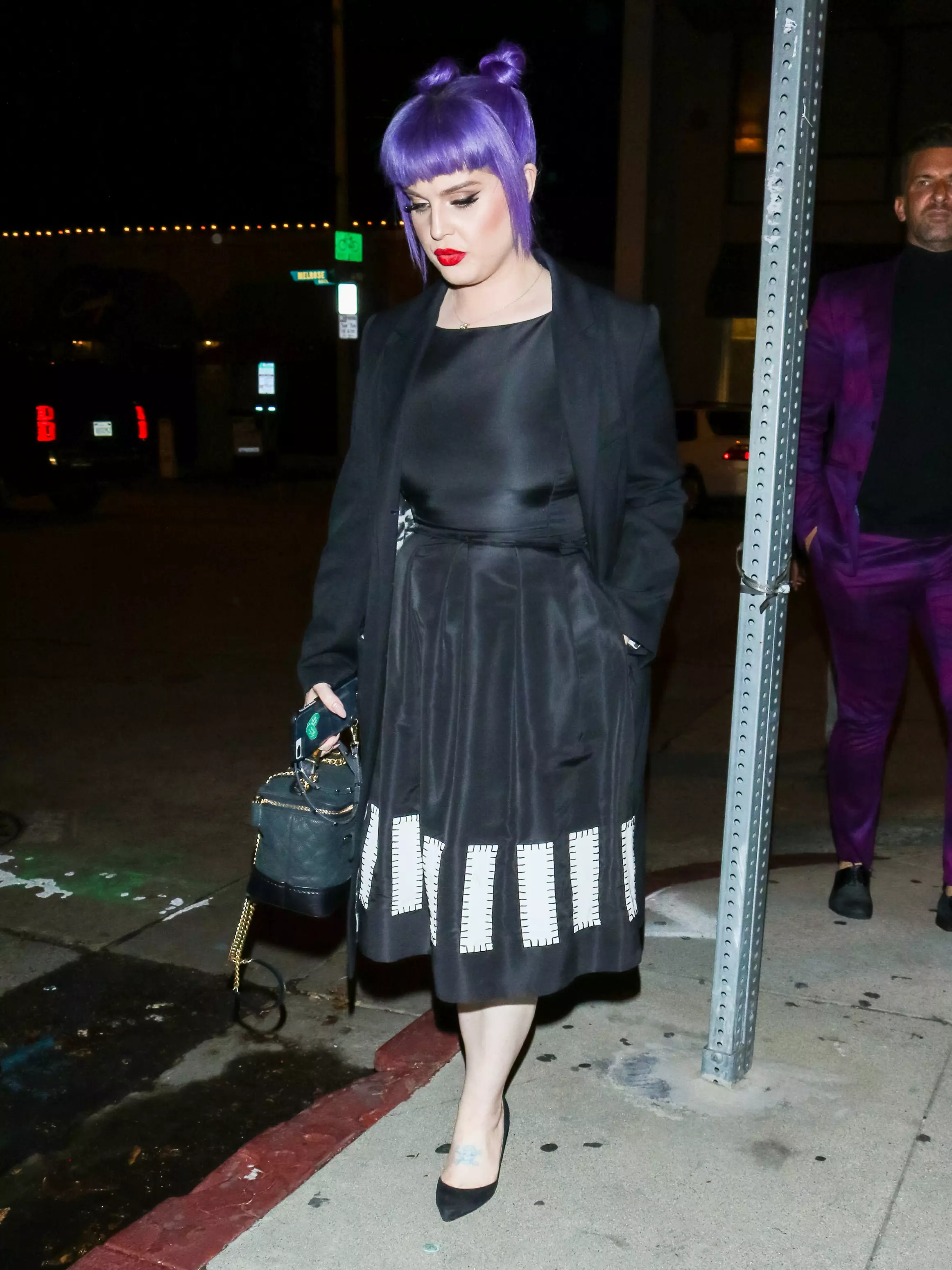 Kelly Osbourne sa usmieva a jej priateľ sa navečeria v Craig's hot spot v LA