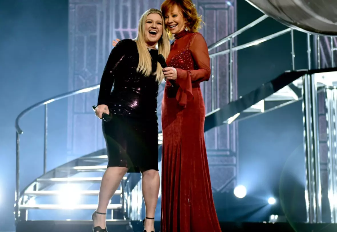 kelly clarkson reba mcentire getty images