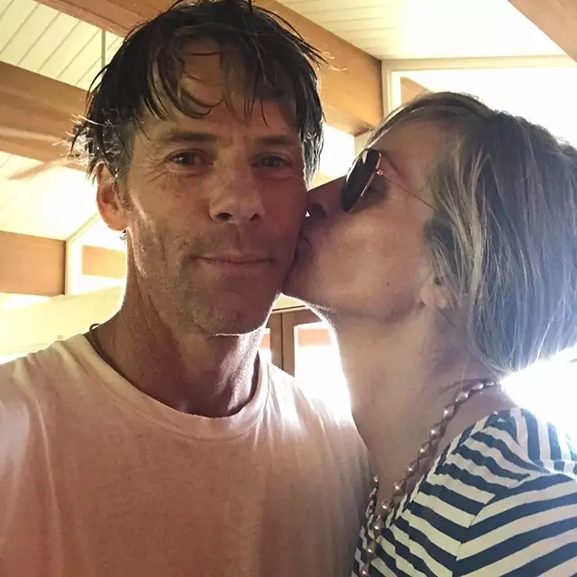 julia-roberts-and-husband-danny-moder-photos-of-couple-then-and- ตอนนี้