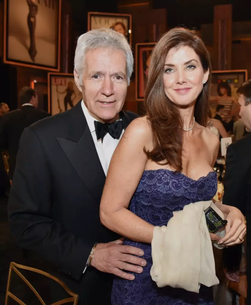 A personalidade V Alex Trebek (L) e Jean Trebek asisten ao Premio AFI Life Achievement 2014: A Tribute to Jane Fonda no Dolby Theatre