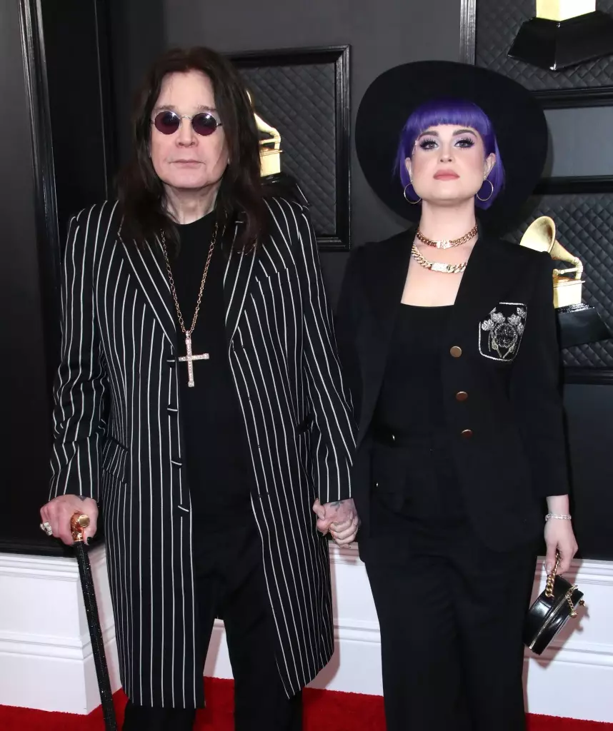 Ozzy Osbourne ແລະ Kelly Osbourne ຢູ່ຜ້າພົມແດງ Grammys 2020