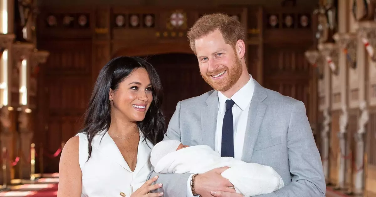 Ka hare ho Moralo oa Letsatsi la Pele la Letsatsi la Letsatsi la Khosana Harry le Meghan Markle bakeng sa Archie