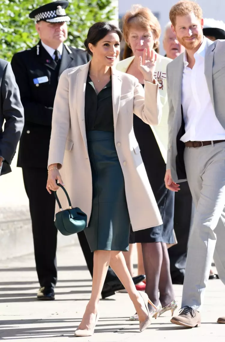 meghan-markle-green-dress-beige-coat.jpg