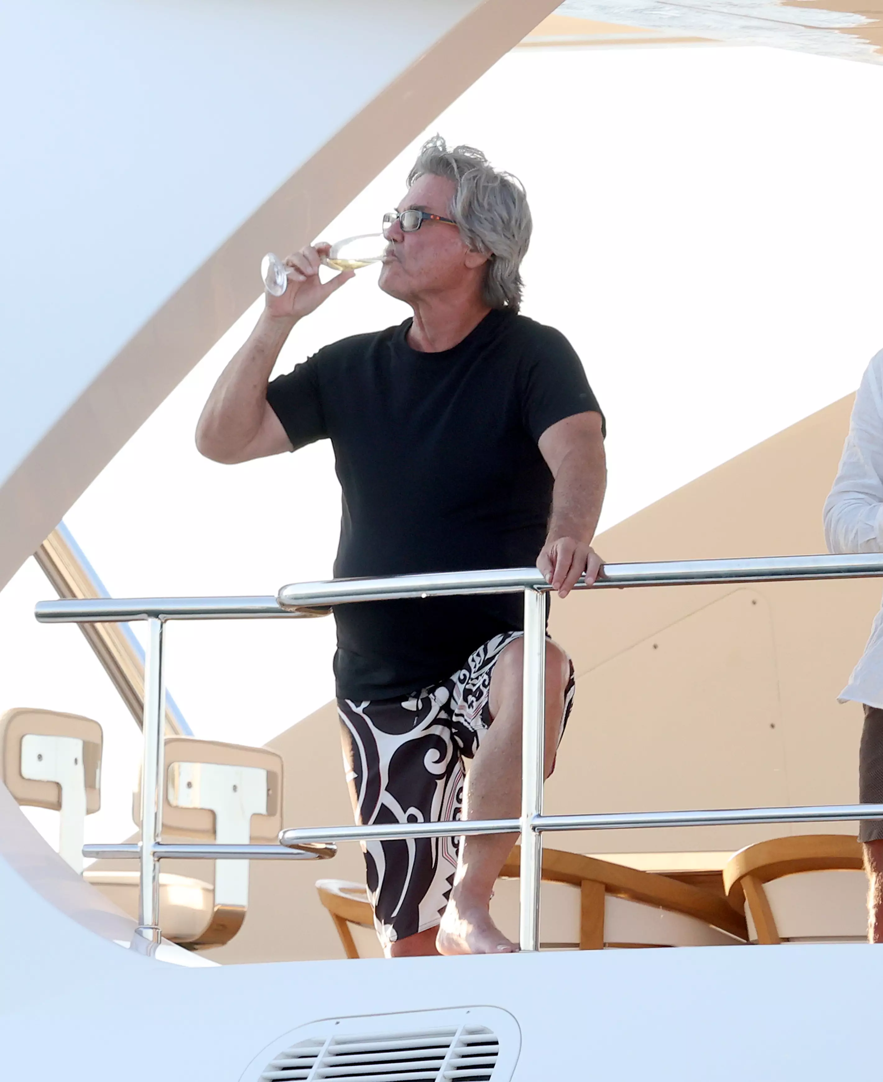 Kurt-russell-baci-goldie-hawn-on-france-foto-di-vacanza