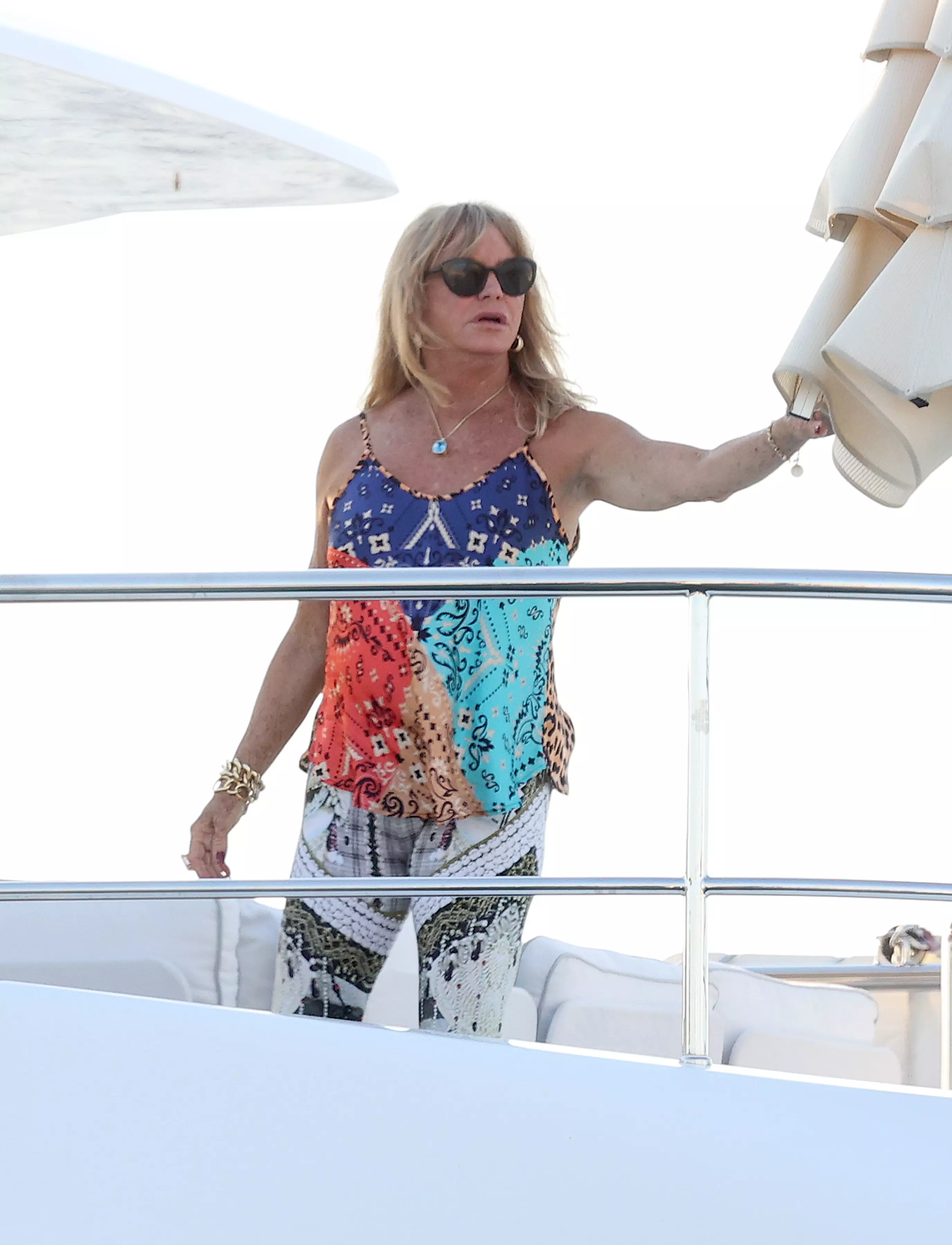 Kurt-russell-baci-goldie-hawn-on-france-foto-di-vacanza