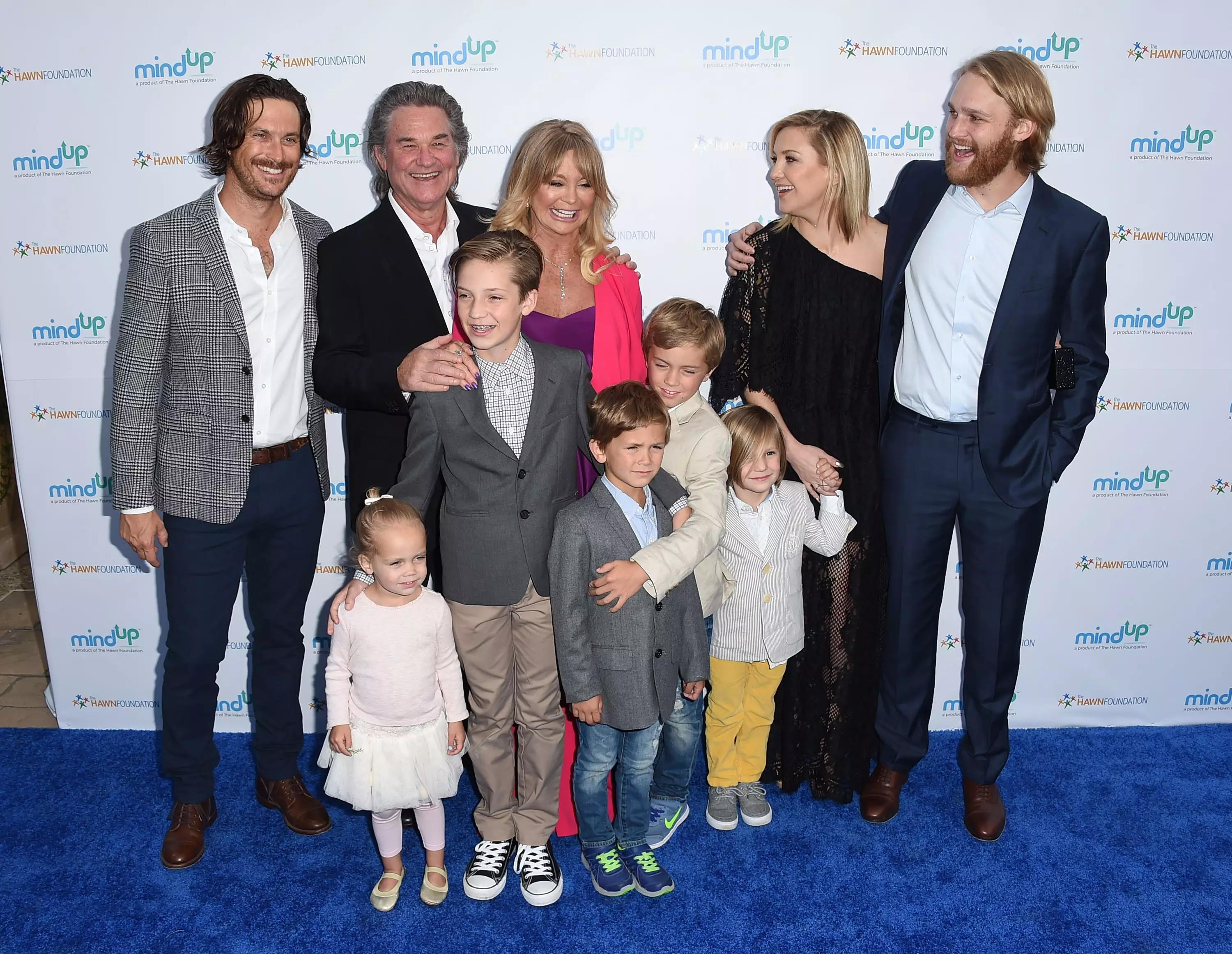 Kurt Russell, Goldie Hawn, Kate Hudson ja Wyatt Russell sekä eturivistä vasemmalta Rio Hudson, Ryder Robinson, Bodhi Hawn Hudson, Wilder Brooks Hudson ja Bingham Hawn Bellamy