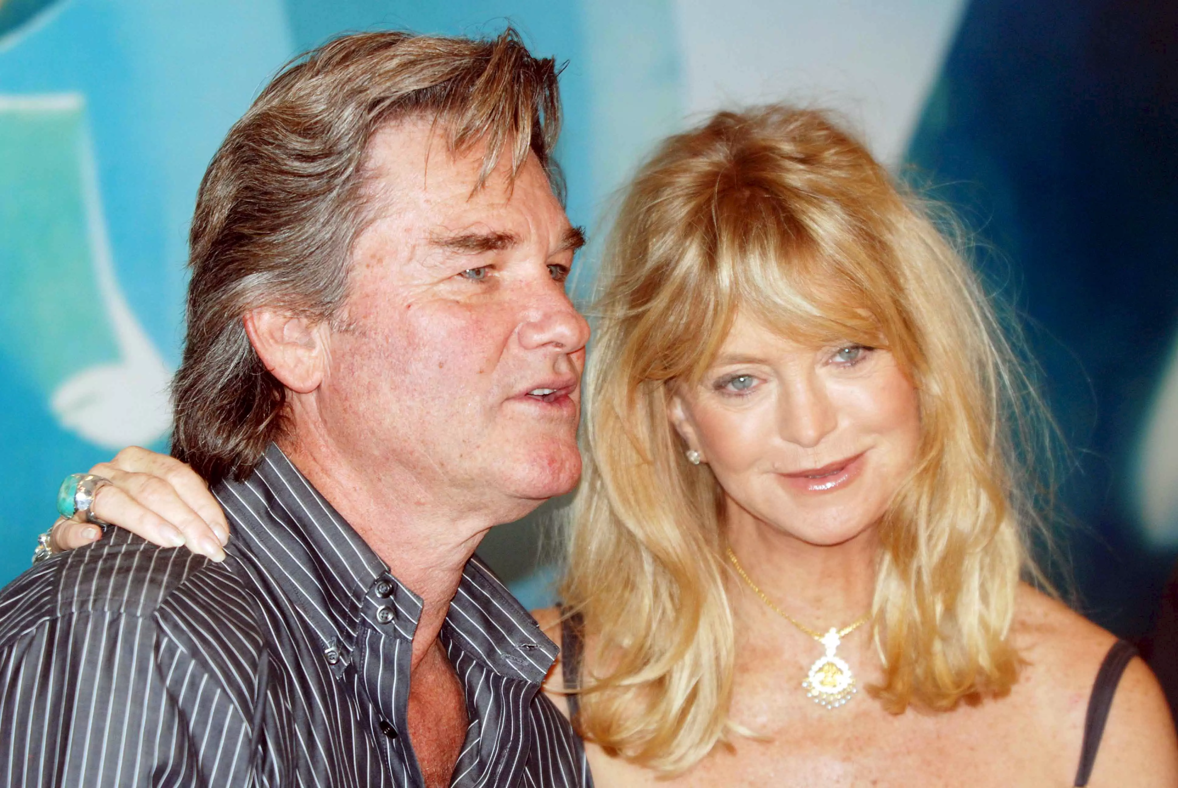 Goldie-hawn-and-kurt-russells-best-photos-as-a-jo-a-a-coup-அன்று-இப்போது-